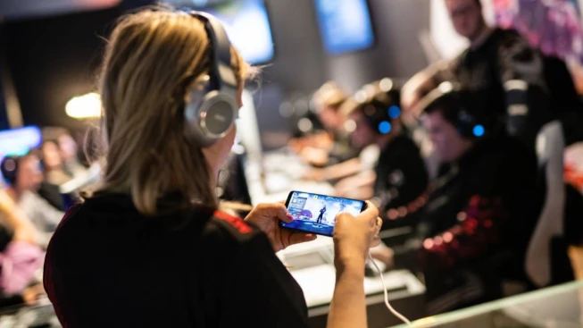 Evolving Game Formats: Casual Play Meets Competitive Design | NoobFeed